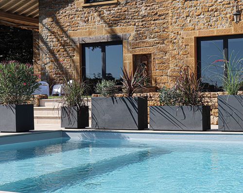 אדנית דמוי בטון | 79.5X29.5X29.5 | אפור כהה | אייל לבית ולגן