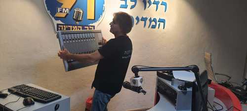 רדיו לב המדינה 91FM - שידורג אולפן א