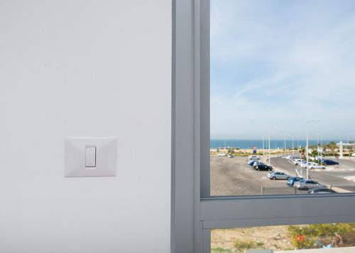 לחצן תריס 6 מגעים 1 מודול לבן ניסקו סוויץ' NISKO SWITCH - Nisko switch ...