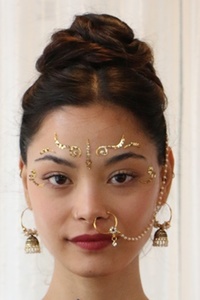 נני בגדים יפים