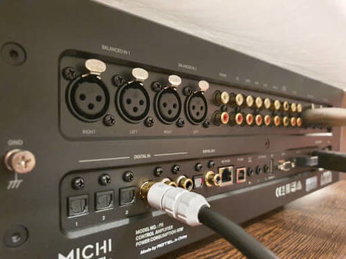 Michi P5 קדם מגבר מתקדם ממשפחת ROTEL